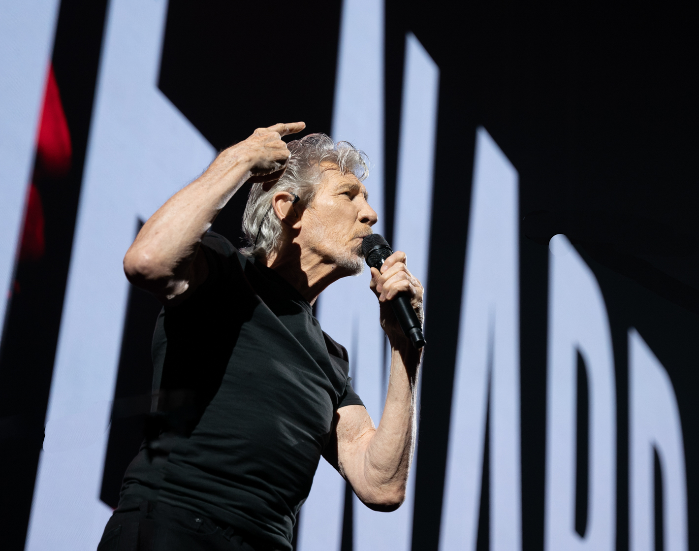 REVIEW + PHOTOS: Roger Waters at Amway Center (Orlando) ⋆ Shows I Go To ...