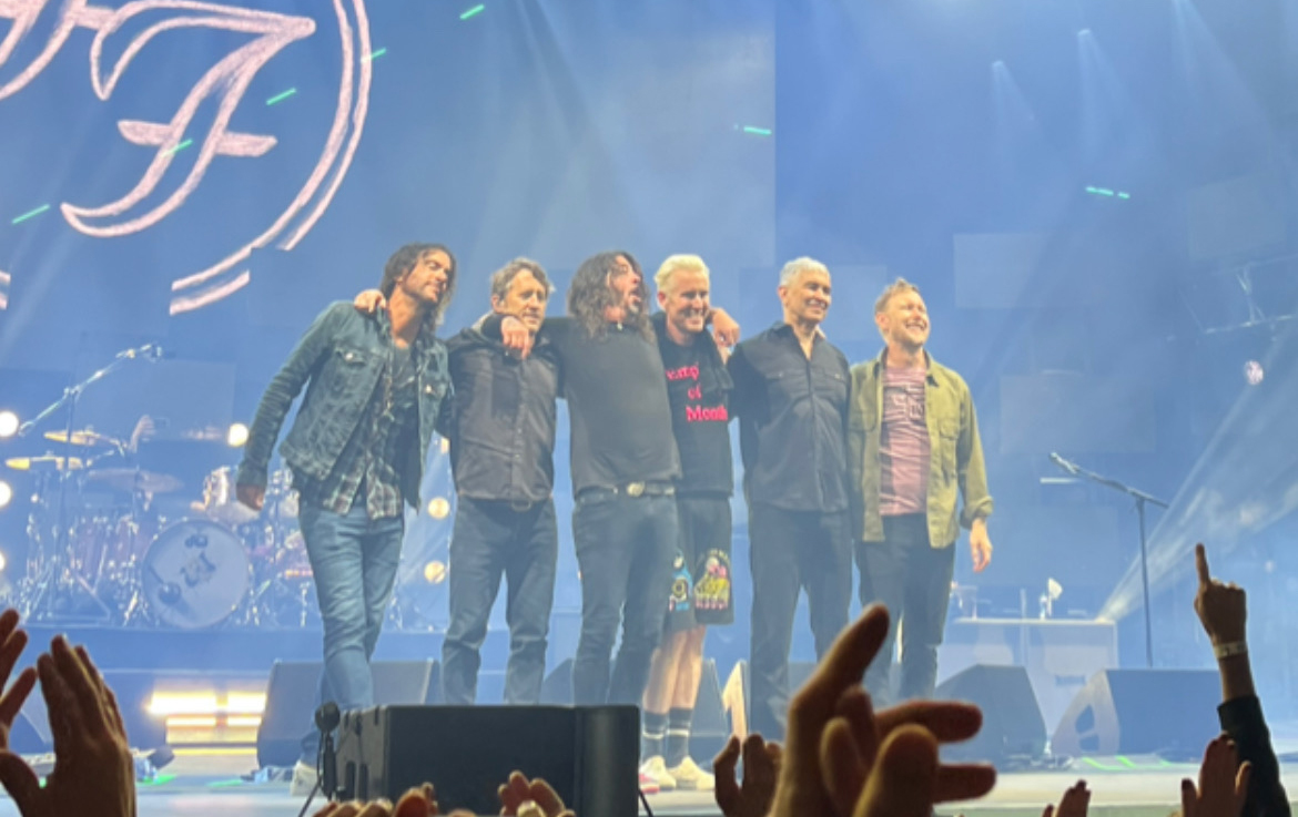 LIVE REVIEW — Foo Fighters First Show Back w/ new drummer Josh Freese ...
